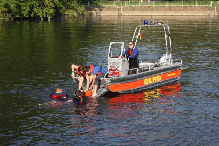 Feuerwehrboote aus Aluminium - Kuhn Fachverlag